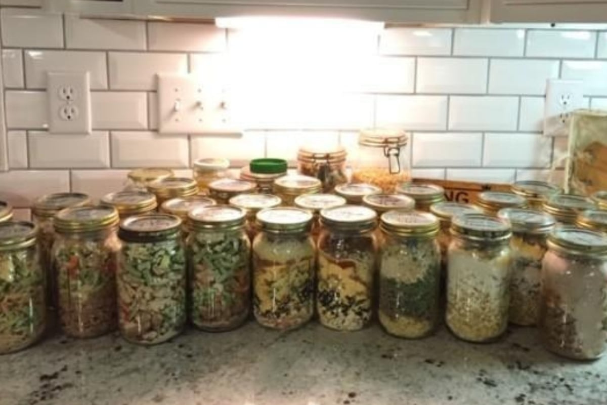 How to Make Just-Add-Water Meals in a Jar (Healthy Pantry Meals for ...